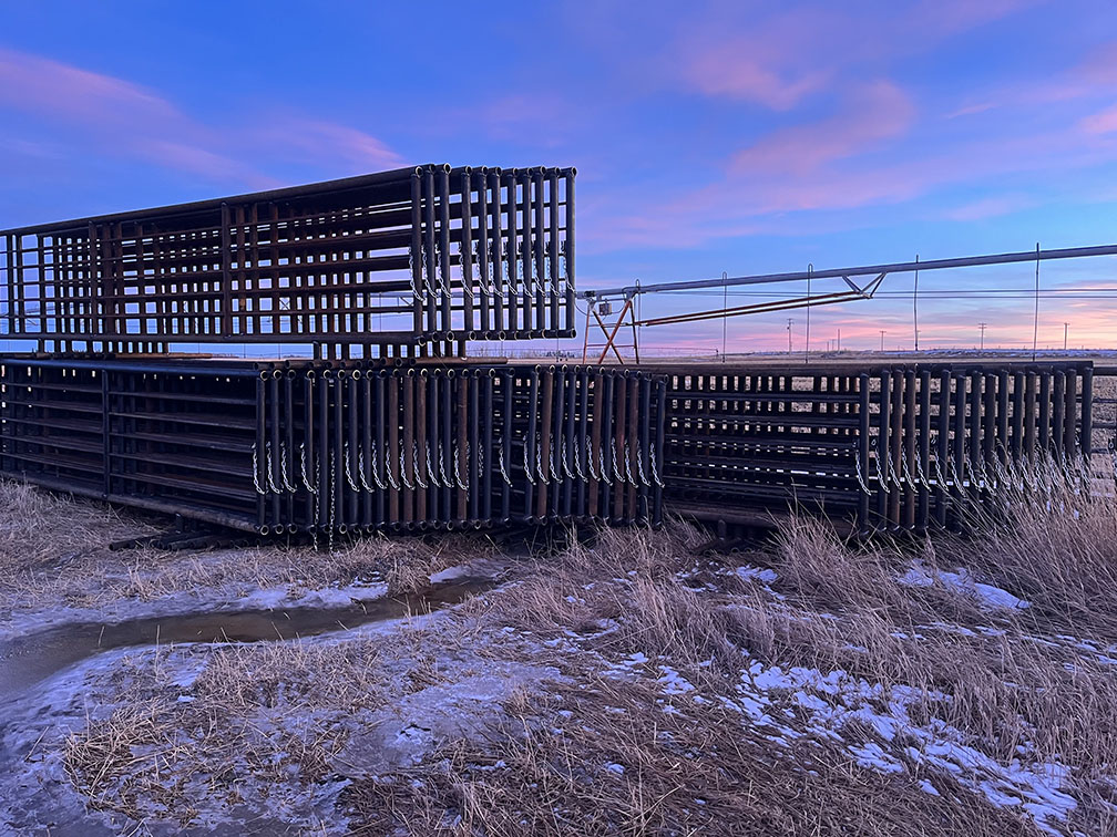 Free standing panel - Post Pound Comander