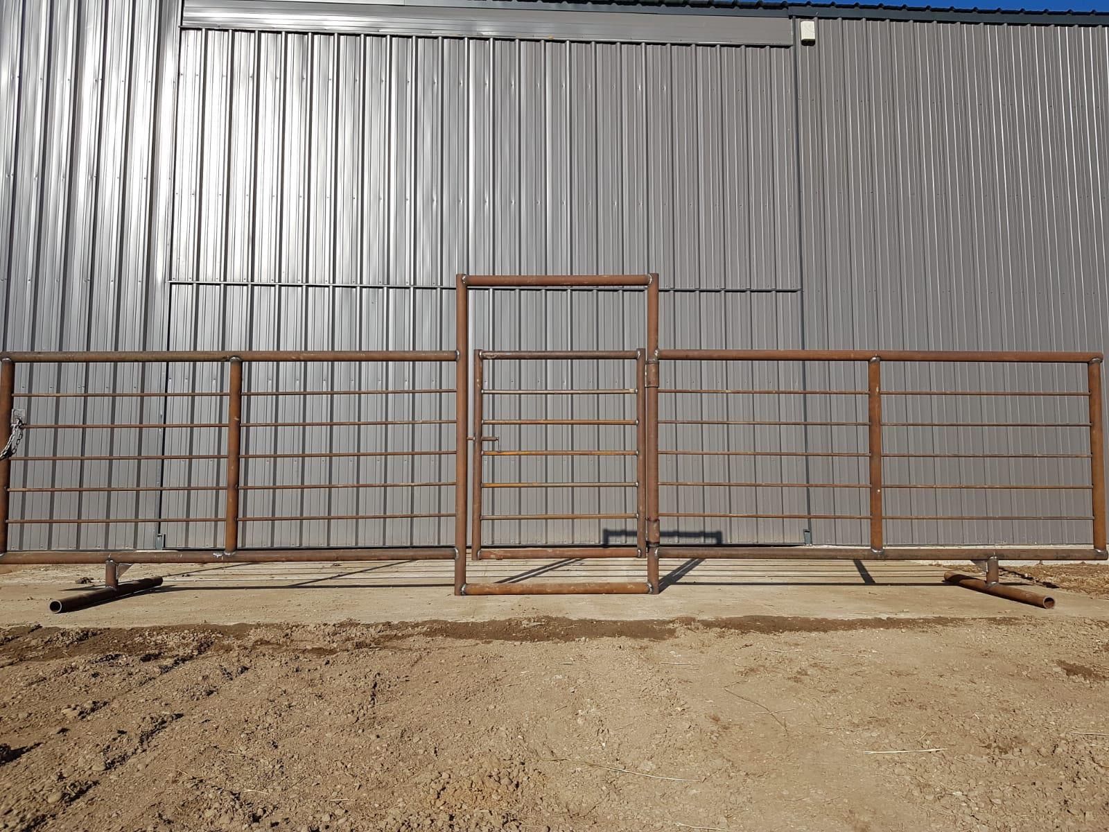 Free standing panel - Post Pound Comander